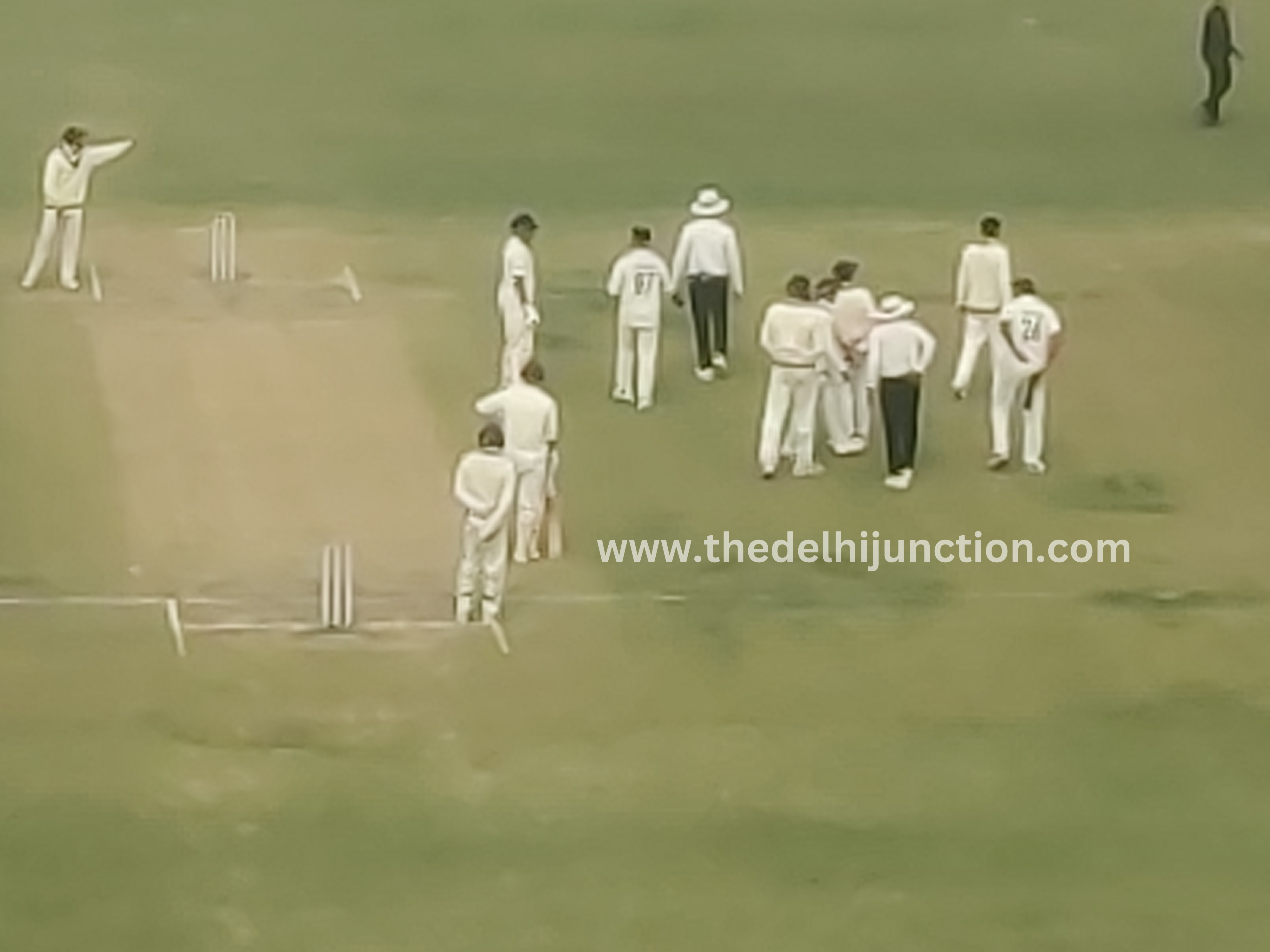 Is Virat Kohli suffering from a niggle in right arm