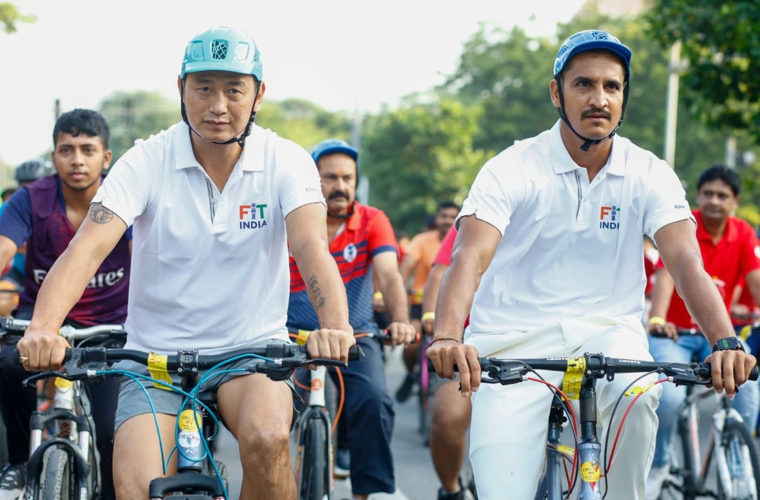 Bhaichung Bhutia adds colour to 40th Edition of Fit India Sundays on Cycle
